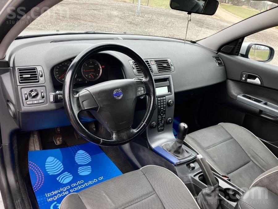 Volvo C30 2007 in Talsi, with an engine capacity of 2.00 L and mileage of 274 thousand km for 3500 €, photo 12 on AUTOMOTO.COM.LV