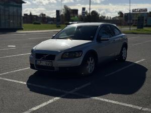Volvo C30 2007 in Riga, with an engine capacity of 2.40 L and mileage of 304 thousand km for 3000 €, photo 4 on AUTOMOTO.COM.LV