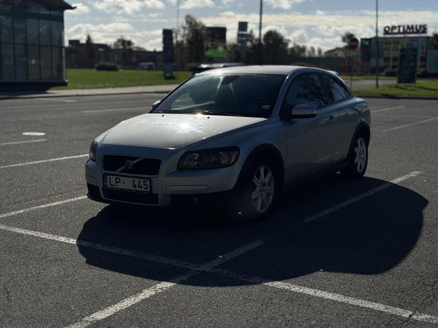 Volvo C30 2007 in Riga, with an engine capacity of 2.40 L and mileage of 304 thousand km for 3000 €, photo 4 on AUTOMOTO.COM.LV