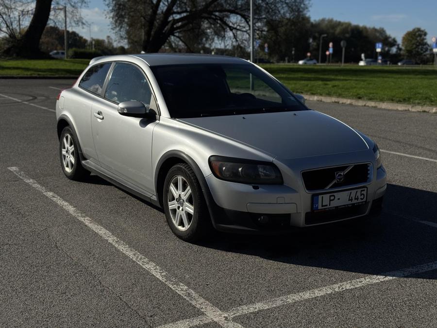 Volvo C30 2007 in Riga, with an engine capacity of 2.40 L and mileage of 304 thousand km for 3000 €, photo 6 on AUTOMOTO.COM.LV
