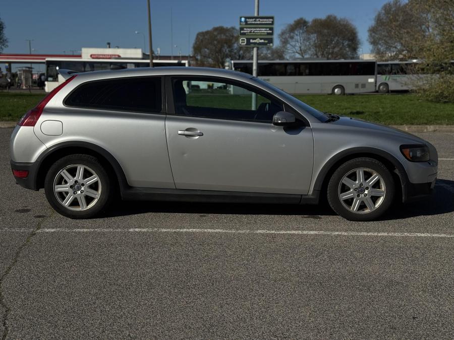 Volvo C30 2007 in Riga, with an engine capacity of 2.40 L and mileage of 304 thousand km for 3000 €, photo 7 on AUTOMOTO.COM.LV