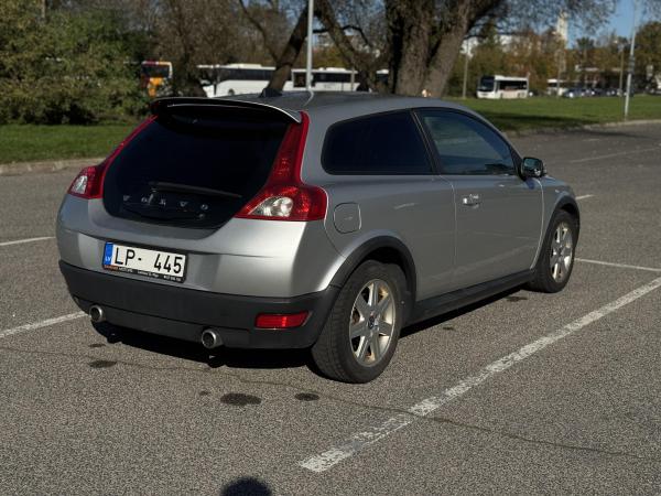 Вольво Ц30 2007 в Рига на AUTOMOTO.COM.LV Вольво Ц30 2007 в Рига, объемом двигателя 2.40 л и пробегом 304 тыс. км за 3000 €, фото 8 на AUTOMOTO.COM.LV