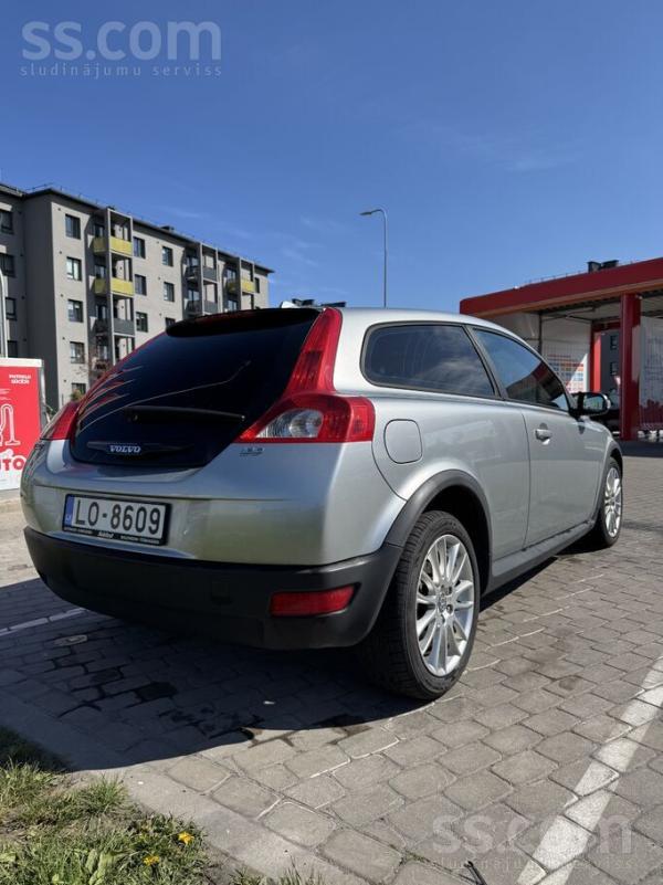 Volvo C30 2008 Rīga, ar dzinēja tilpumu 1.60 L un nobraukumu 236 tūkst. km par 2500 €, foto 4 vietnē AUTOMOTO.COM.LV