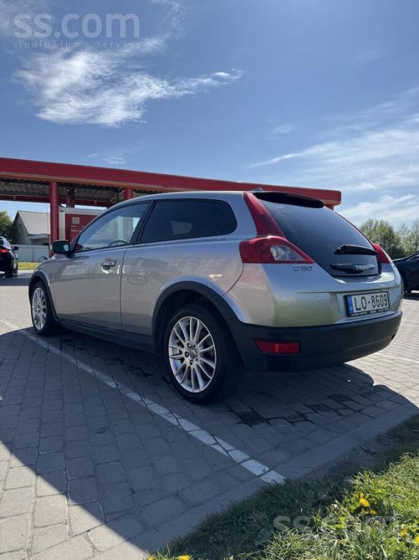 Volvo C30 2008 Rīga, ar dzinēja tilpumu 1.60 L un nobraukumu 236 tūkst. km par 2500 €, foto 5 vietnē AUTOMOTO.COM.LV