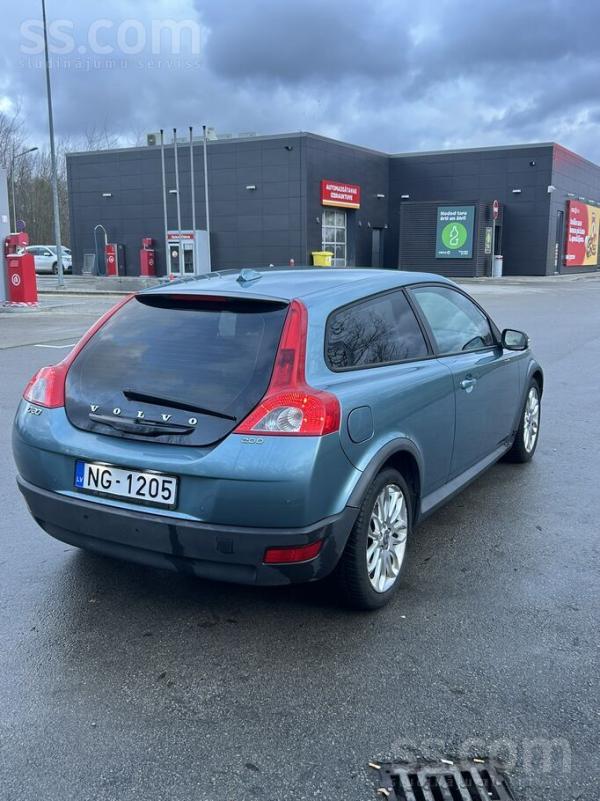Volvo C30 2008 in Riga, with an engine capacity of 2.00 L and mileage of 270 thousand km for 3750 €, photo 4 on AUTOMOTO.COM.LV
