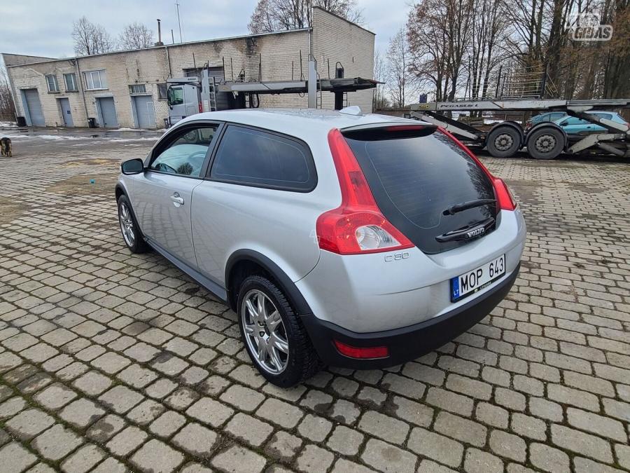 Volvo C30 2008 in Marijampole, with an engine capacity of 2.00 L and mileage of 320 thousand km for 1850 €, photo 4 on AUTOMOTO.COM.LV