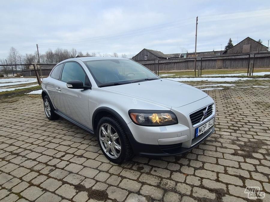 Volvo C30 2008 in Marijampole, with an engine capacity of 2.00 L and mileage of 320 thousand km for 1850 €, photo 9 on AUTOMOTO.COM.LV