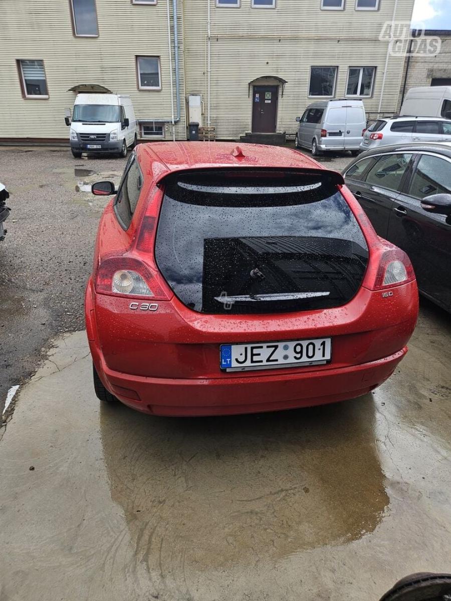 Volvo C30 2008 Panevēža, ar dzinēja tilpumu 1.60 L un nobraukumu 300 tūkst. km par 1000 €, foto 5 vietnē AUTOMOTO.COM.LV
