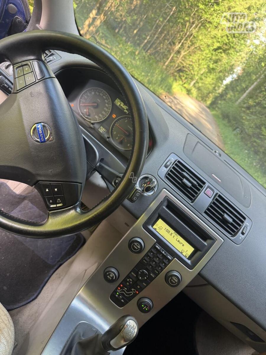 Volvo C30 2008 in Vilnius, with an engine capacity of 2.00 L and mileage of 340 thousand km for 950 €, photo 4 on AUTOMOTO.COM.LV