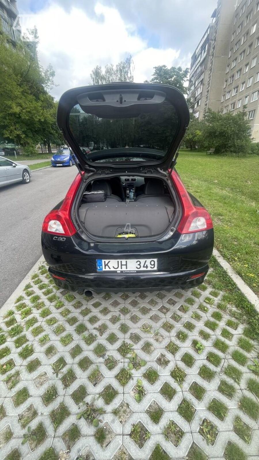 Volvo C30 2009 Viļņa, ar dzinēja tilpumu 2.00 L un nobraukumu 275 tūkst. km par 3500 €, foto 6 vietnē AUTOMOTO.COM.LV