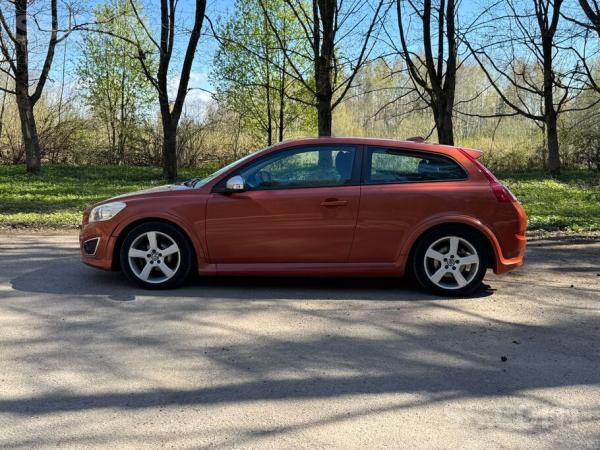 Orange Volvo C30 2010 in Riga, with an engine capacity of 1.60 L and mileage of 0 thousand km for 4399 €, photo 2 on AUTOMOTO.COM.LV