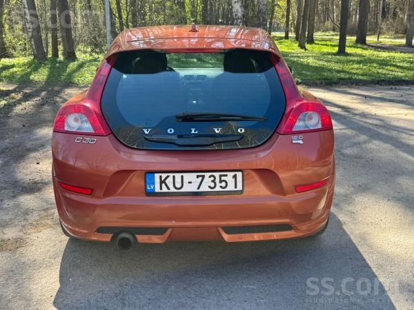 Orange Volvo C30 2010 in Riga, with an engine capacity of 1.60 L and mileage of 0 thousand km for 4399 €, photo 4 on AUTOMOTO.COM.LV