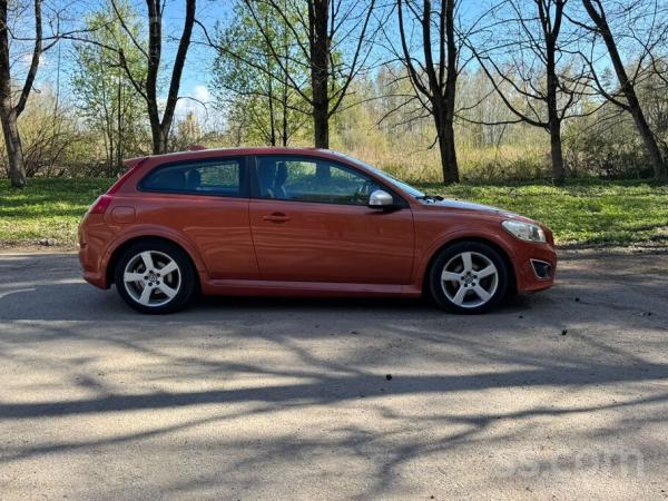 Orange Volvo C30 2010 in Riga, with an engine capacity of 1.60 L and mileage of 0 thousand km for 4399 €, photo 7 on AUTOMOTO.COM.LV