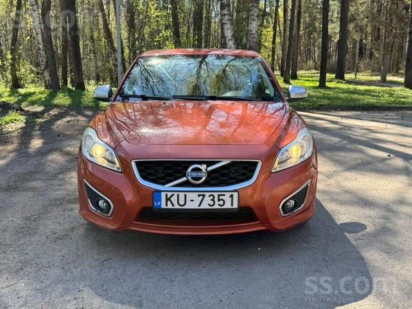 Orange Volvo C30 2010 in Riga, with an engine capacity of 1.60 L and mileage of 0 thousand km for 4399 €, photo 9 on AUTOMOTO.COM.LV