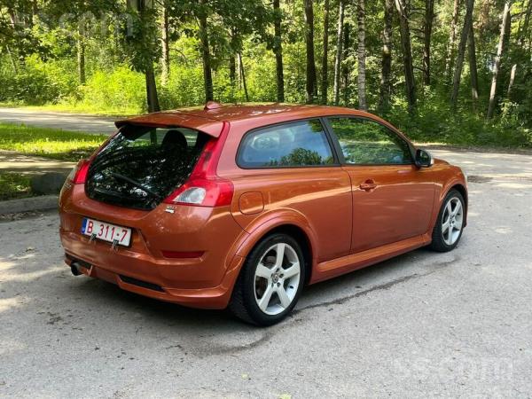 Вольво Ц30 2010 в Рига на AUTOMOTO.COM.LV Оранжевый Вольво Ц30 2010 в Рига, объемом двигателя 1.60 л и пробегом 0 тыс. км за 3399 €, фото 6 на AUTOMOTO.COM.LV