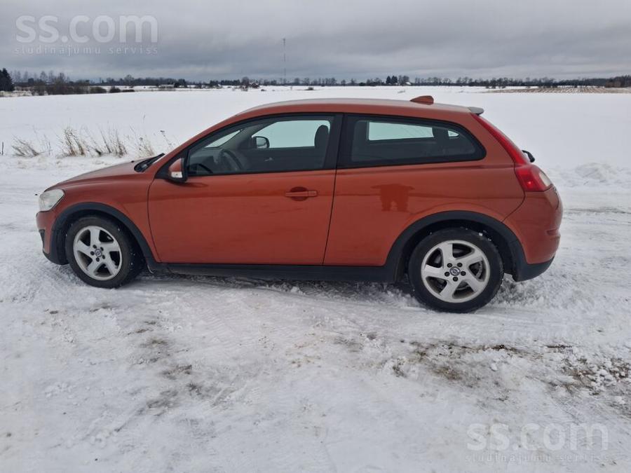 Oranžs Volvo C30 2010 Talsi, ar dzinēja tilpumu 1.60 L un nobraukumu 274 tūkst. km par 3800 €, foto 3 vietnē AUTOMOTO.COM.LV