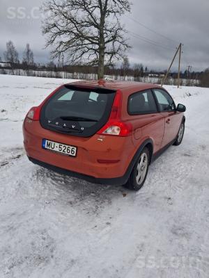 Oranžs Volvo C30 2010 Talsi, ar dzinēja tilpumu 1.60 L un nobraukumu 274 tūkst. km par 3800 €, foto 5 vietnē AUTOMOTO.COM.LV