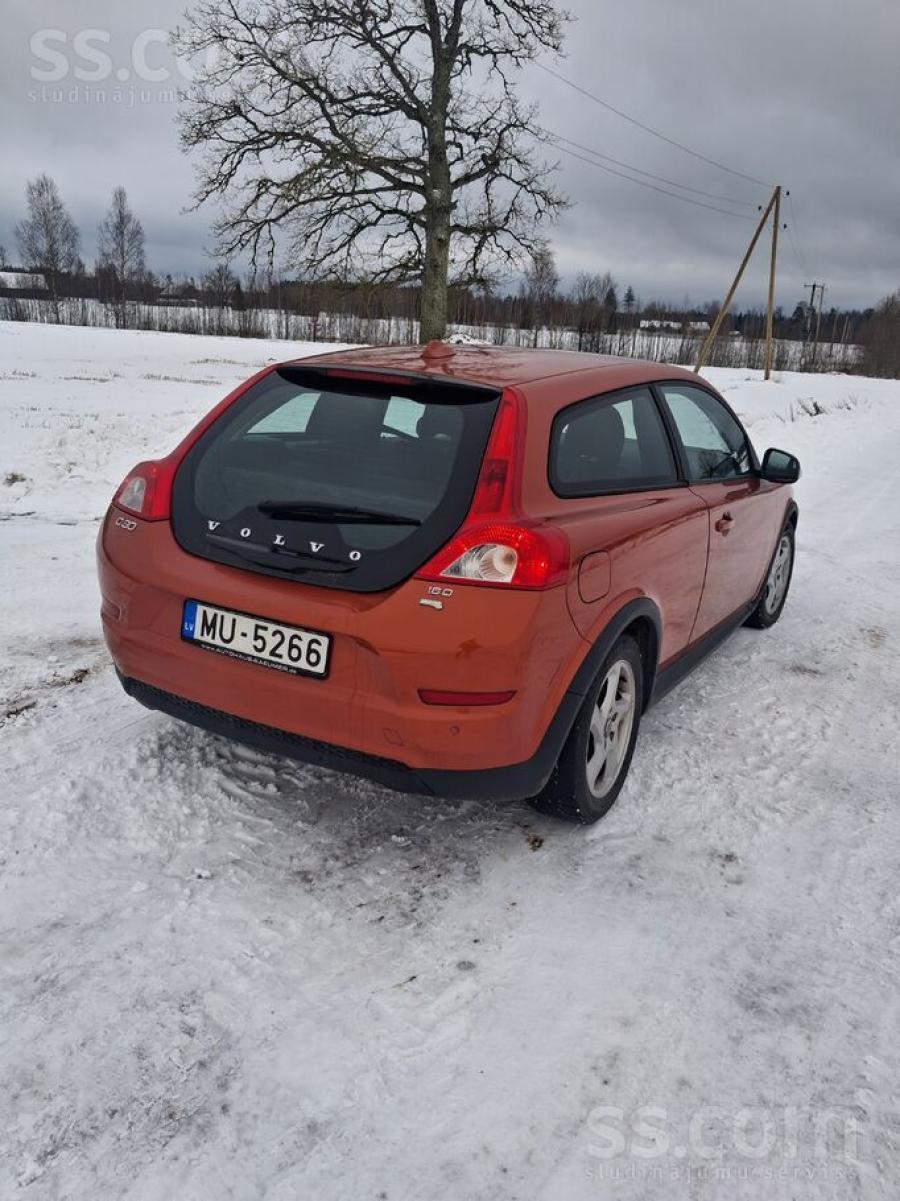 Oranžs Volvo C30 2010 Talsi, ar dzinēja tilpumu 1.60 L un nobraukumu 274 tūkst. km par 3800 €, foto 5 vietnē AUTOMOTO.COM.LV