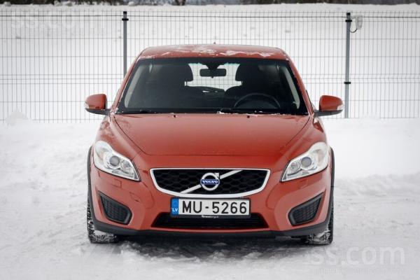 Orange Volvo C30 2010 in Tukums, with an engine capacity of 1.60 L and mileage of 275 thousand km for 4650 €, photo 2 on AUTOMOTO.COM.LV