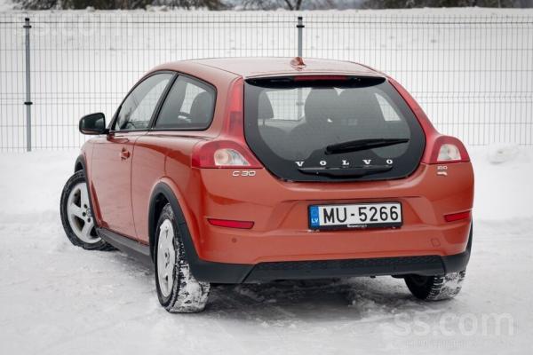 Orange Volvo C30 2010 in Tukums, with an engine capacity of 1.60 L and mileage of 275 thousand km for 4650 €, photo 4 on AUTOMOTO.COM.LV