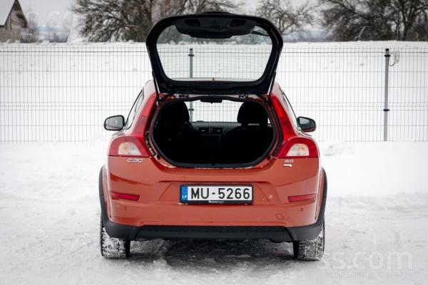 Orange Volvo C30 2010 in Tukums, with an engine capacity of 1.60 L and mileage of 275 thousand km for 4650 €, photo 6 on AUTOMOTO.COM.LV