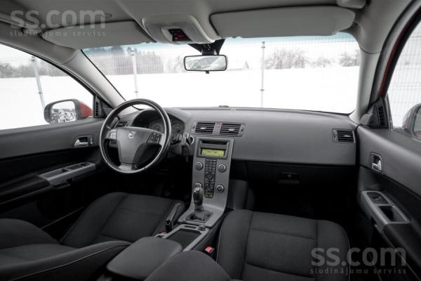 Orange Volvo C30 2010 in Tukums, with an engine capacity of 1.60 L and mileage of 275 thousand km for 4650 €, photo 8 on AUTOMOTO.COM.LV