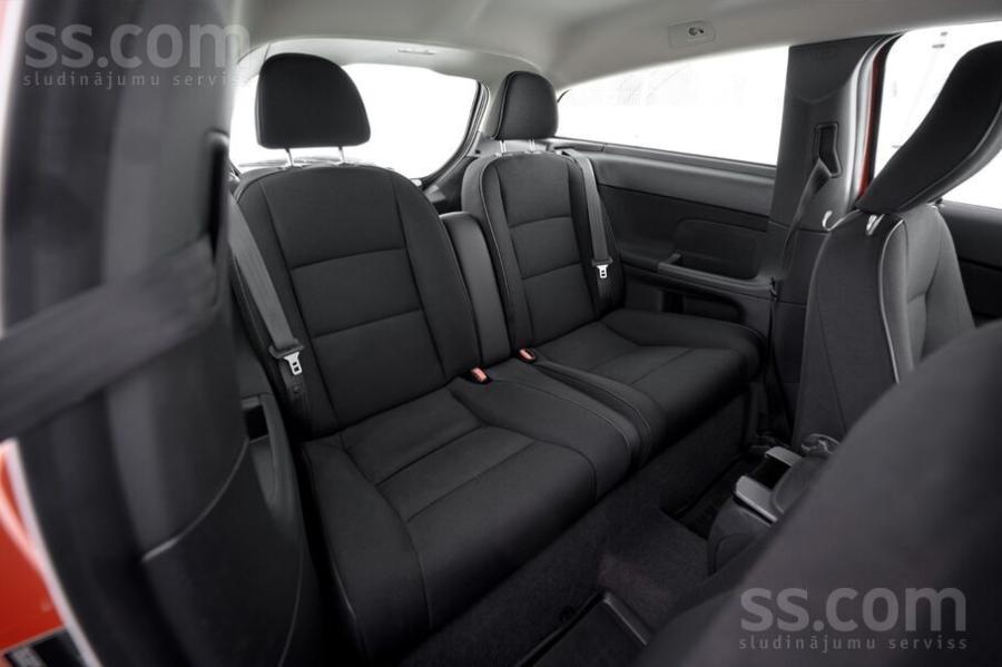 Oranžs Volvo C30 2010 Tukums, ar dzinēja tilpumu 1.60 L un nobraukumu 275 tūkst. km par 4650 €, foto 12 vietnē AUTOMOTO.COM.LV
