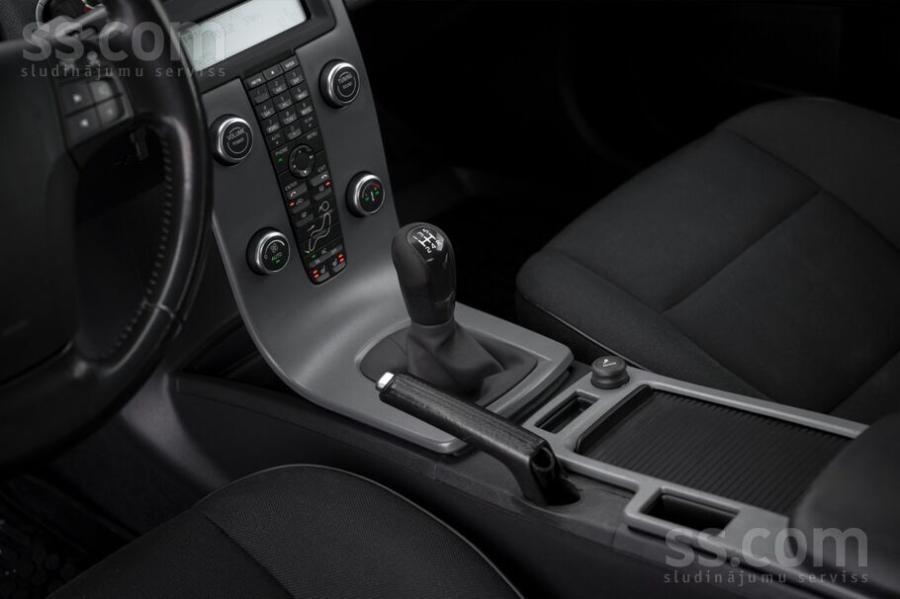 Oranžs Volvo C30 2010 Tukums, ar dzinēja tilpumu 1.60 L un nobraukumu 275 tūkst. km par 4650 €, foto 24 vietnē AUTOMOTO.COM.LV