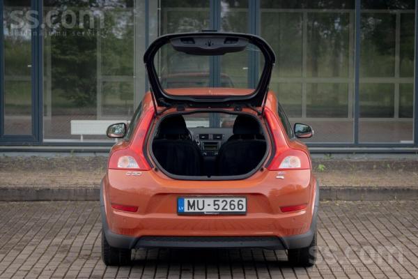 Oranžs Volvo C30 2010 Tukums, ar dzinēja tilpumu 1.60 L un nobraukumu 275 tūkst. km par 4650 €, foto 6 vietnē AUTOMOTO.COM.LV