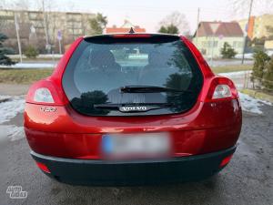 Red Volvo C30 2007 in Kaunas, with an engine capacity of 1.60 L and mileage of 322 thousand km for 2500 €, photo 3 on AUTOMOTO.COM.LV