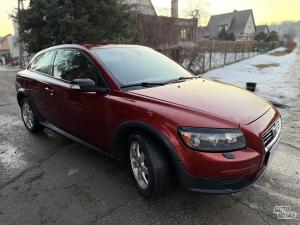 Red Volvo C30 2007 in Kaunas, with an engine capacity of 1.60 L and mileage of 322 thousand km for 2500 €, photo 5 on AUTOMOTO.COM.LV
