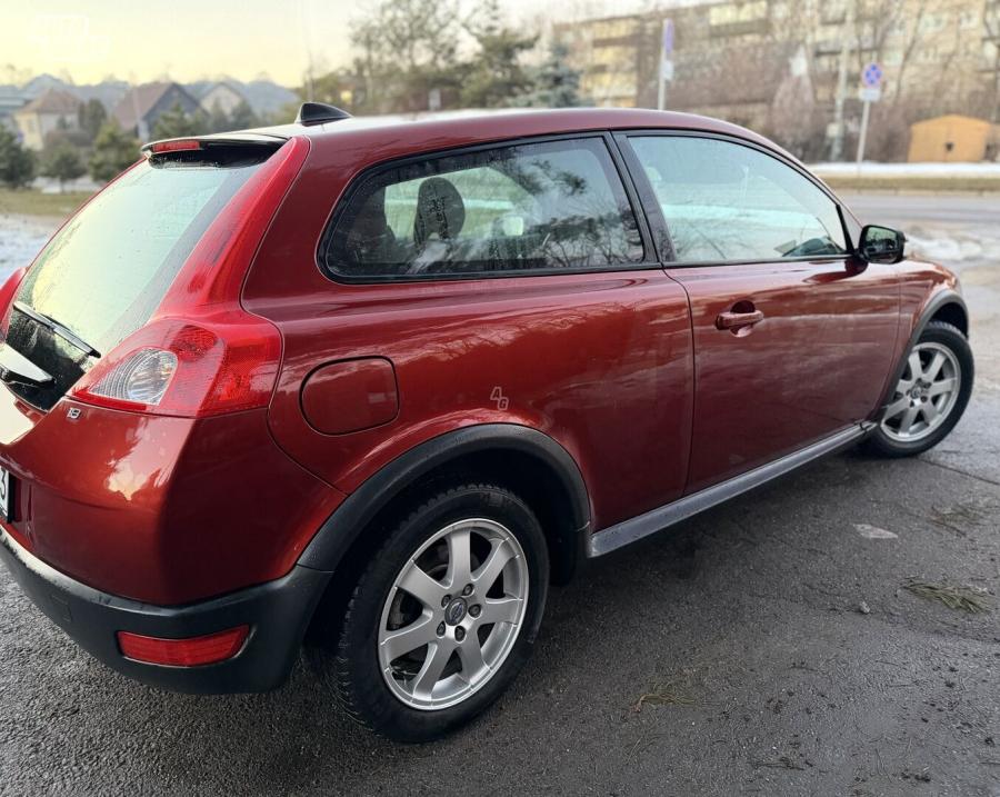 Red Volvo C30 2007 in Kaunas, with an engine capacity of 1.60 L and mileage of 322 thousand km for 2500 €, photo 6 on AUTOMOTO.COM.LV