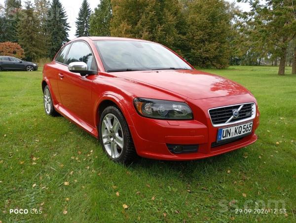 Red Volvo C30 2007 in Bauska, with an engine capacity of 2.40 L and mileage of 246 thousand km for 3990 €, photo 3 on AUTOMOTO.COM.LV