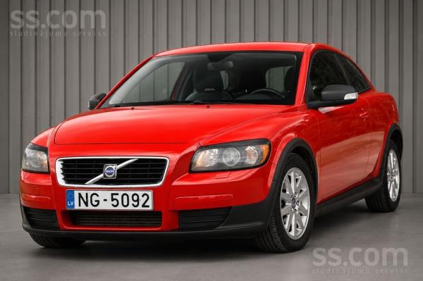 Red Volvo C30 2008 in Tukums, with an engine capacity of 1.60 L and mileage of 264 thousand km for 1600 €, photo 2 on AUTOMOTO.COM.LV