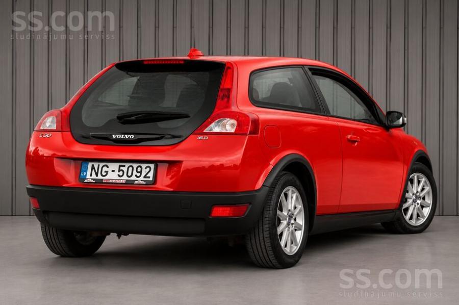 Red Volvo C30 2008 in Tukums, with an engine capacity of 1.60 L and mileage of 264 thousand km for 1600 €, photo 5 on AUTOMOTO.COM.LV