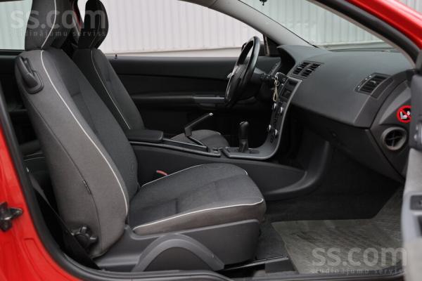 Red Volvo C30 2008 in Tukums, with an engine capacity of 1.60 L and mileage of 264 thousand km for 1600 €, photo 6 on AUTOMOTO.COM.LV