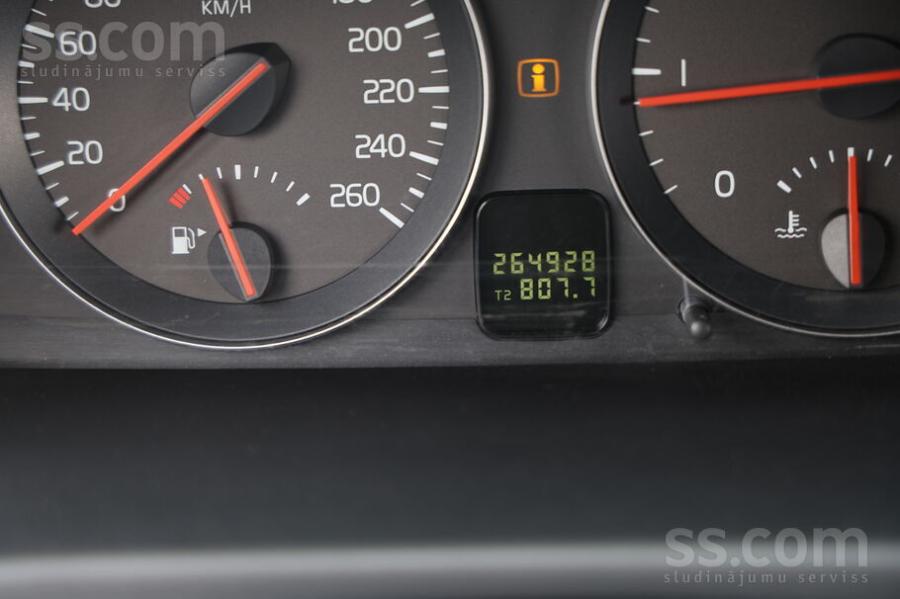 Red Volvo C30 2008 in Tukums, with an engine capacity of 1.60 L and mileage of 264 thousand km for 1600 €, photo 12 on AUTOMOTO.COM.LV