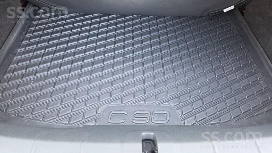 Sarkans Volvo C30 2010 Rīga, ar dzinēja tilpumu 1.60 L un nobraukumu 225 tūkst. km par 3550 €, foto 9 vietnē AUTOMOTO.COM.LV