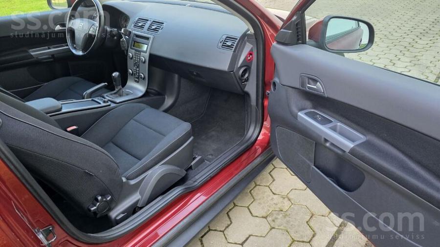 Sarkans Volvo C30 2010 Rīga, ar dzinēja tilpumu 1.60 L un nobraukumu 225 tūkst. km par 3550 €, foto 13 vietnē AUTOMOTO.COM.LV