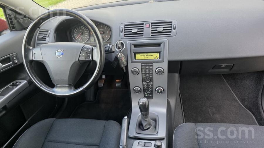 Sarkans Volvo C30 2010 Rīga, ar dzinēja tilpumu 1.60 L un nobraukumu 225 tūkst. km par 3550 €, foto 16 vietnē AUTOMOTO.COM.LV