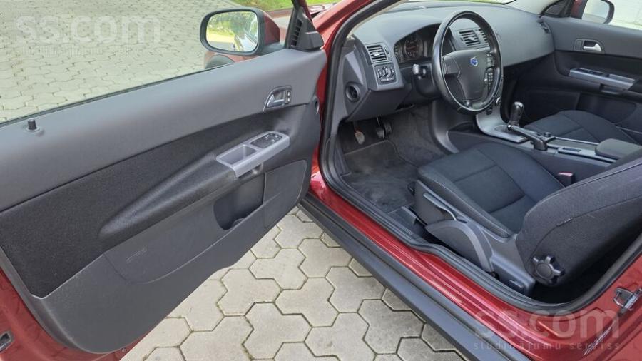 Sarkans Volvo C30 2010 Rīga, ar dzinēja tilpumu 1.60 L un nobraukumu 225 tūkst. km par 3550 €, foto 18 vietnē AUTOMOTO.COM.LV