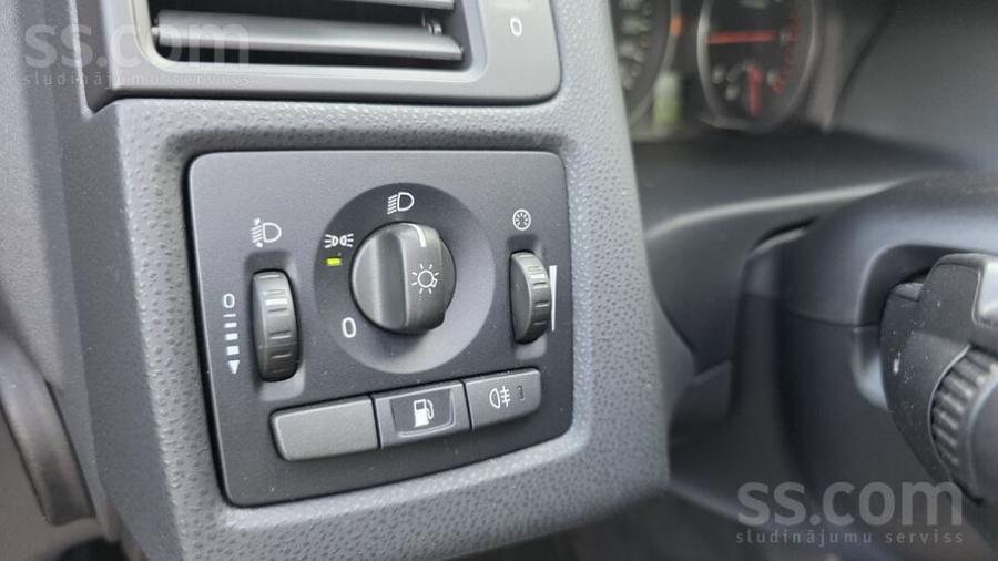 Sarkans Volvo C30 2010 Rīga, ar dzinēja tilpumu 1.60 L un nobraukumu 225 tūkst. km par 3550 €, foto 20 vietnē AUTOMOTO.COM.LV
