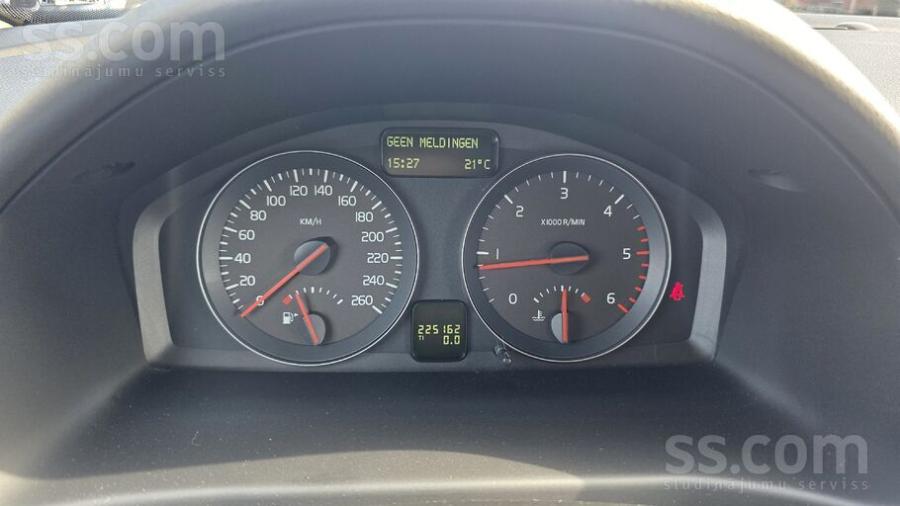 Sarkans Volvo C30 2010 Rīga, ar dzinēja tilpumu 1.60 L un nobraukumu 225 tūkst. km par 3550 €, foto 24 vietnē AUTOMOTO.COM.LV