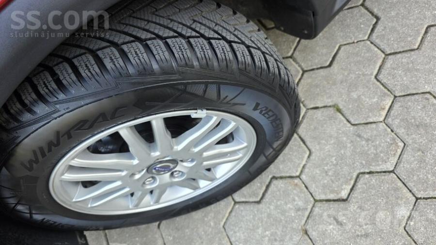 Sarkans Volvo C30 2010 Rīga, ar dzinēja tilpumu 1.60 L un nobraukumu 225 tūkst. km par 3550 €, foto 26 vietnē AUTOMOTO.COM.LV