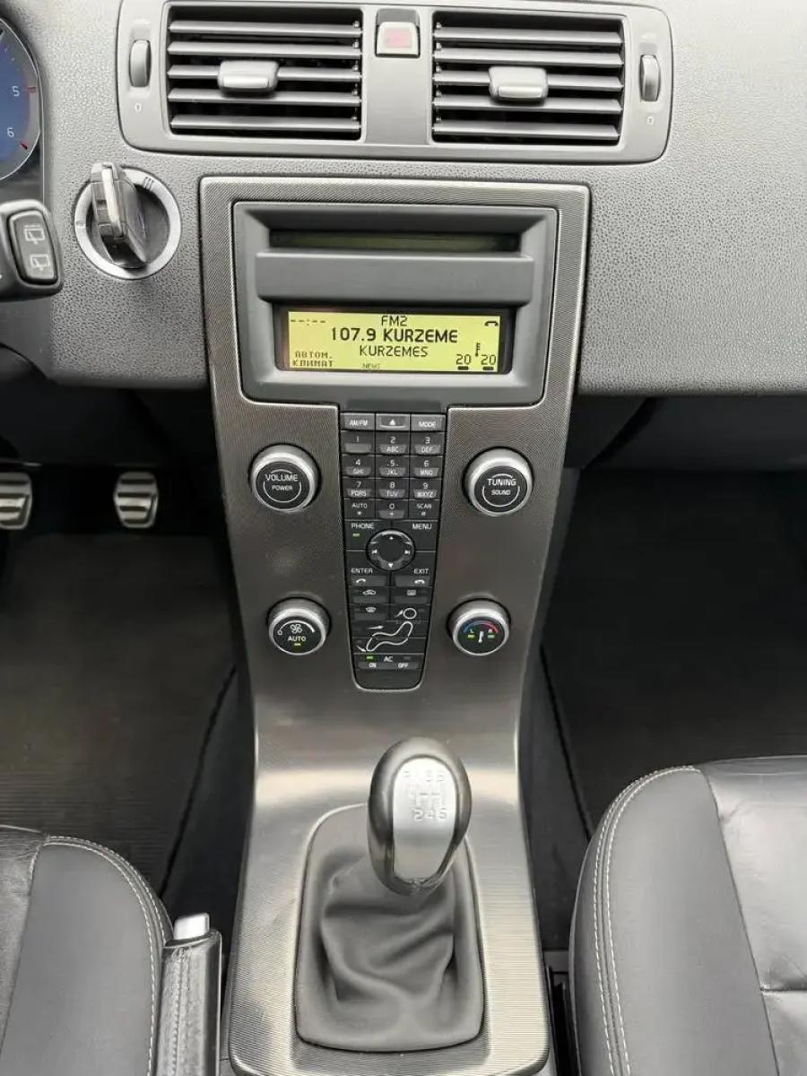 Sarkans Volvo C30 2011 Ventspils, ar dzinēja tilpumu 1.60 L un nobraukumu 167 tūkst. km par 4290 €, foto 19 vietnē AUTOMOTO.COM.LV