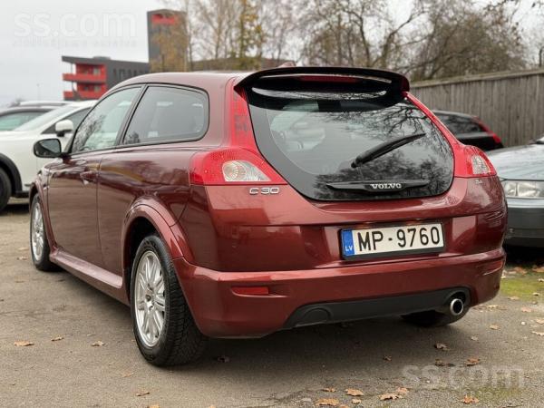 Red Volvo C30 2007 in Riga, with an engine capacity of 2.40 L and mileage of 0 thousand km for 2900 €, photo 3 on AUTOMOTO.COM.LV