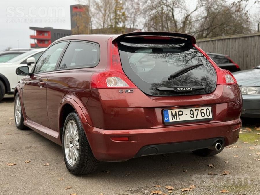 Sarkans Volvo C30 2007 Rīga, ar dzinēja tilpumu 2.40 L un nobraukumu 0 tūkst. km par 2900 €, foto 3 vietnē AUTOMOTO.COM.LV