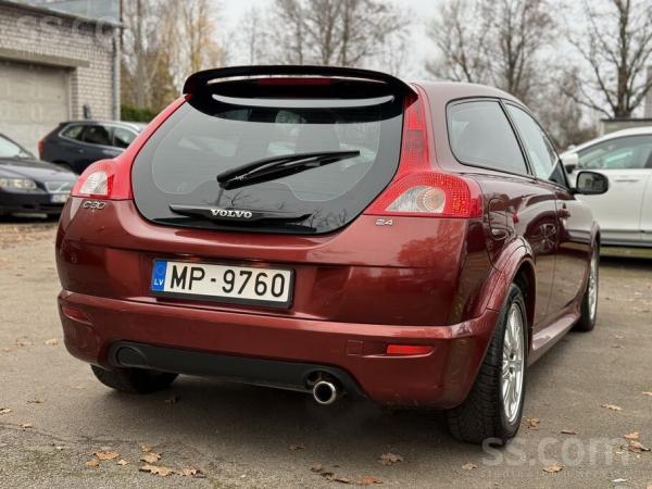 Red Volvo C30 2007 in Riga, with an engine capacity of 2.40 L and mileage of 0 thousand km for 2900 €, photo 4 on AUTOMOTO.COM.LV