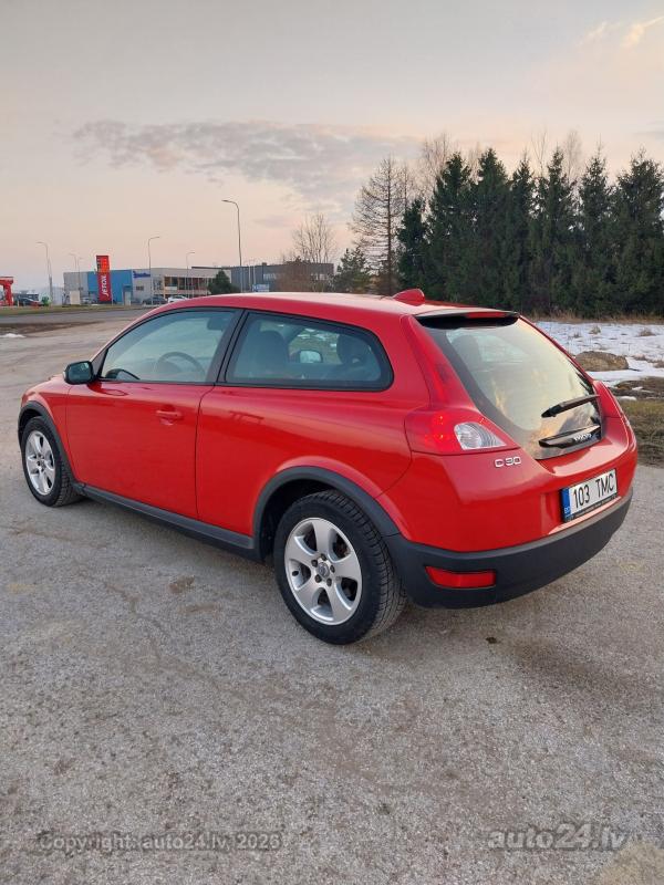 Red Volvo C30 2007 in Tallinn, with an engine capacity of 2.00 L and mileage of 194 thousand km for 3000 €, photo 4 on AUTOMOTO.COM.LV