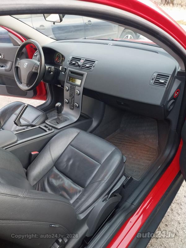 Red Volvo C30 2007 in Tallinn, with an engine capacity of 2.00 L and mileage of 194 thousand km for 3000 €, photo 6 on AUTOMOTO.COM.LV